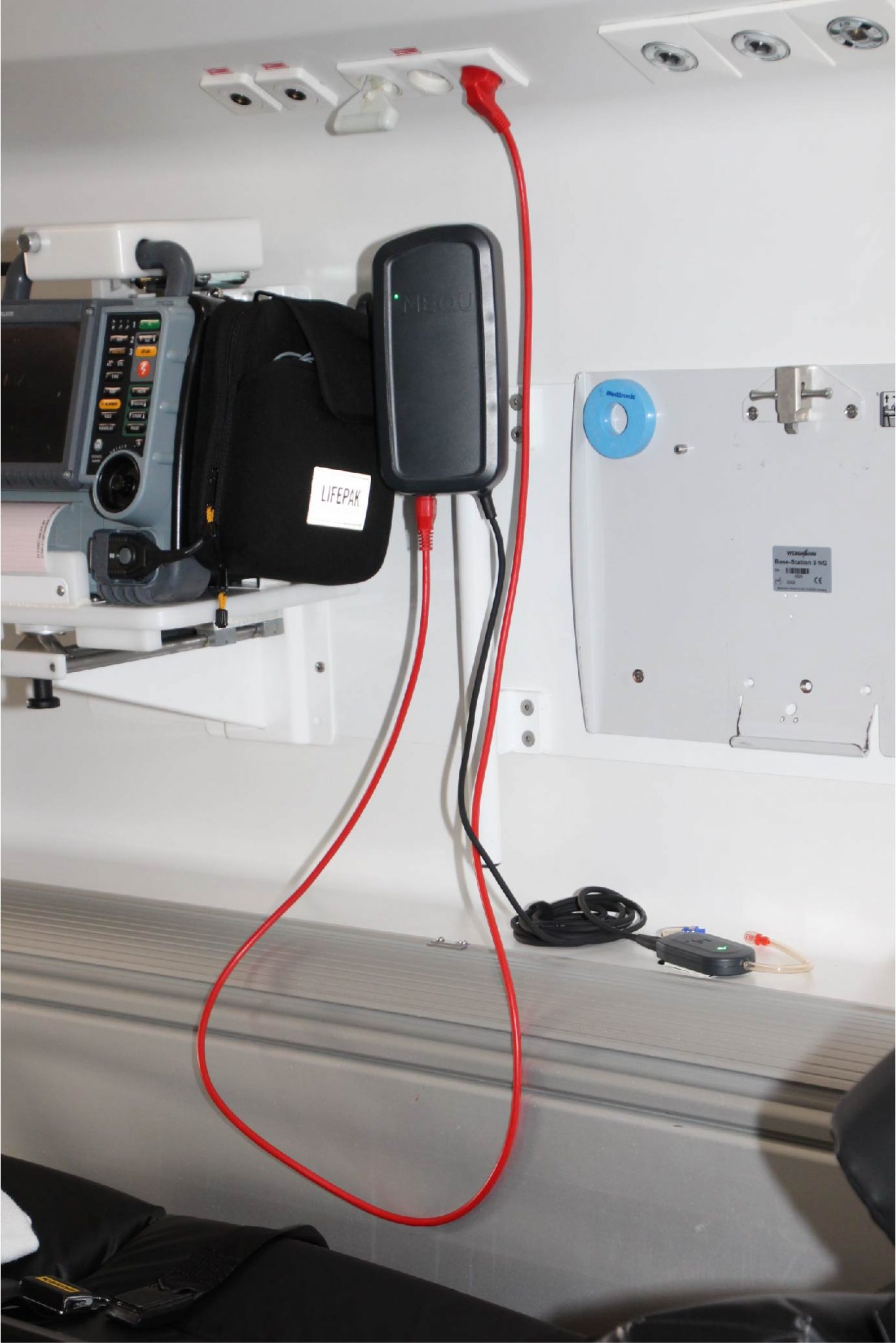 Mequ M-Station nesteen- ja verenlämmitin – Sharkmedical